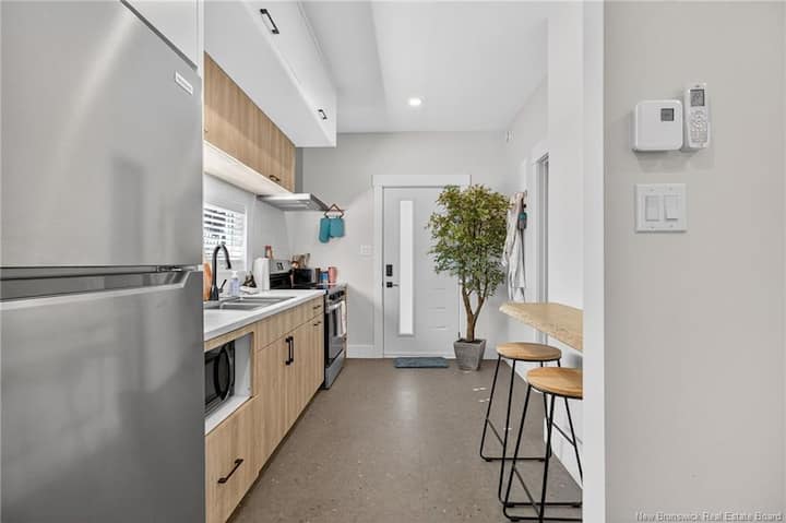 Charming Bachelor Studio Near Downtown ! - Moncton