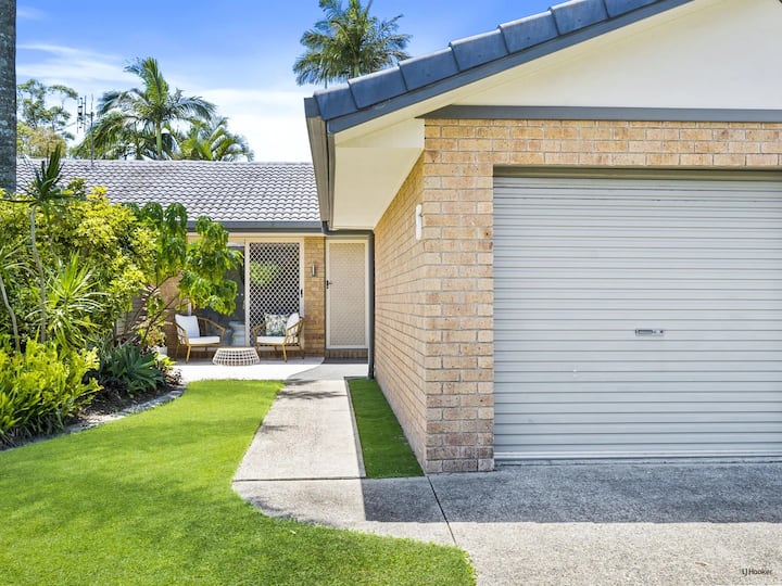Beautiful 2 Bed Home In Kirra Shores, Full A/c - Coolangatta