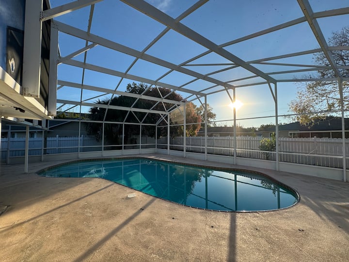 Welcome To This Beautiful Home In Longwood! - Altamonte Springs