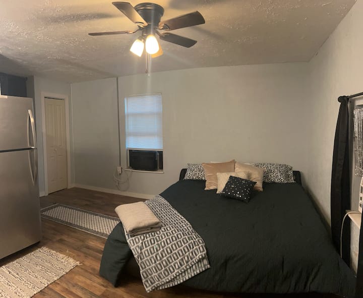 Efficiency Apartment In Center Of Town - Carlsbad, NM