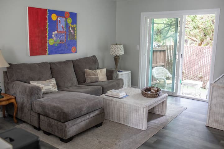 Relaxing 2br Retreat W/ Private Patio - Petaluma, CA