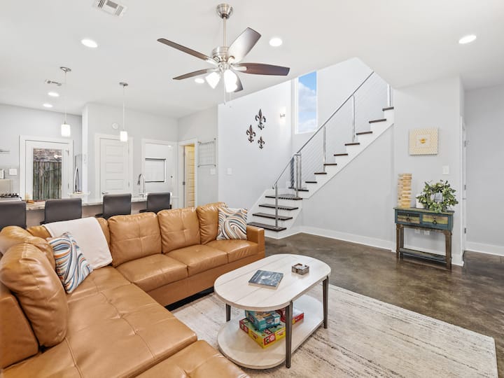 Cozy Townhome, Central Located With A Garage - Breaux Bridge, LA