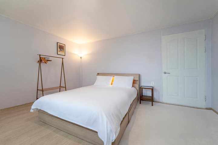 New Open·넓은 공간/호텔식욕실/이대역·공항버스 도보5분/홍대·명동·이태원 근접/1층 - Séoul