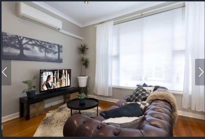 Bright 2-bedroom On The St Kilda Fringe - St Kilda