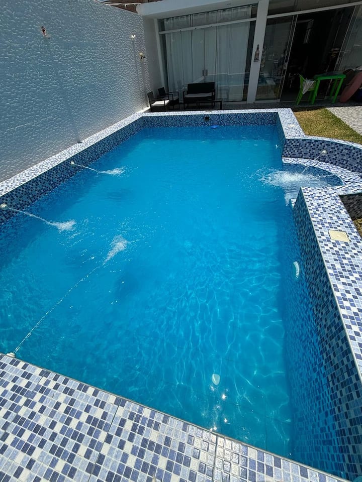 Casa De Playa Con Piscina A 2 Cuadras De La Playa. - Camaná
