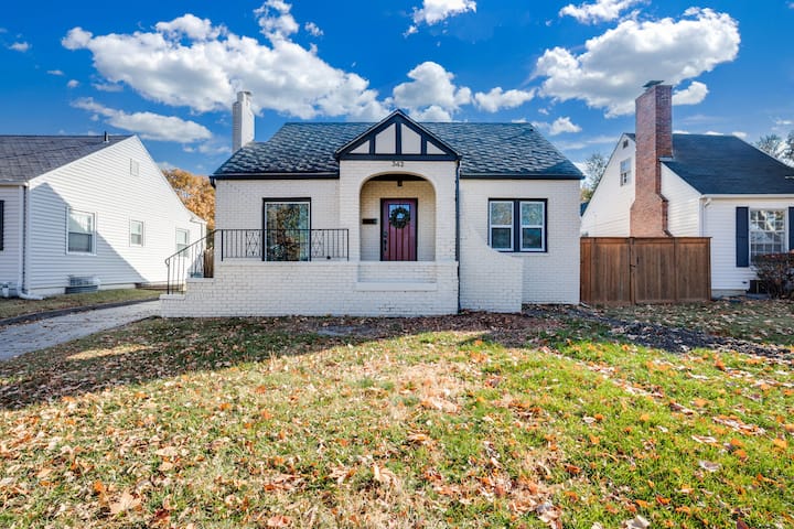 Bright & Cozy Retreat - Wichita, KS