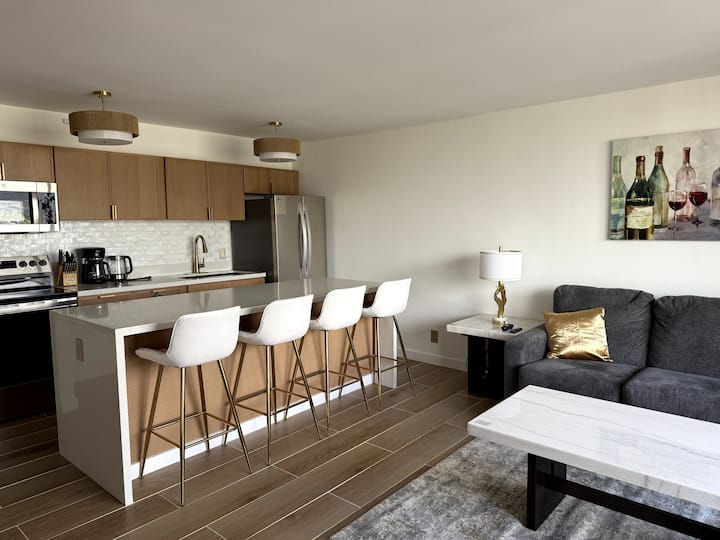 Newly Renovated 1 Bedroom Waikiki Banyan Unit - Honolulu