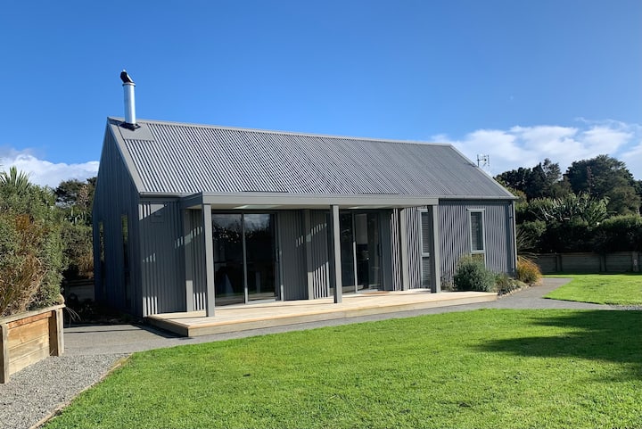 Modern Greytown Cottage & Cabin With Outdoor Bath - Featherston