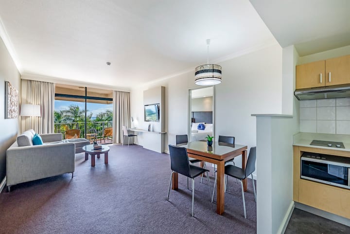 Pool Relaxation On Esplanade Across Two Apartments - Darwin