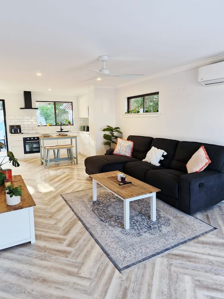 Scarborough Coastal 2bed - Walk To Beach, Ac, Bbq - Perth