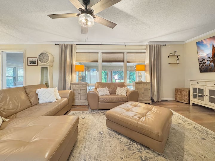 The Lazy Tide Inn - Tuscaloosa, AL