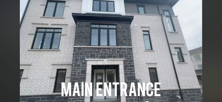 Spacious Corner Townhouse For Your Perfect Stay - 보먼빌