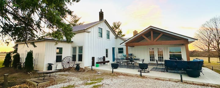 The Farmhouse On Lazy 8 Ranch - Starved Rock State Park, Oglesby