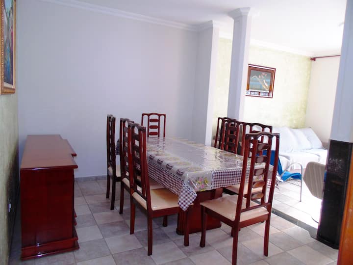 Residência Confortável A 5 Minutos Do Centro. - Maringá