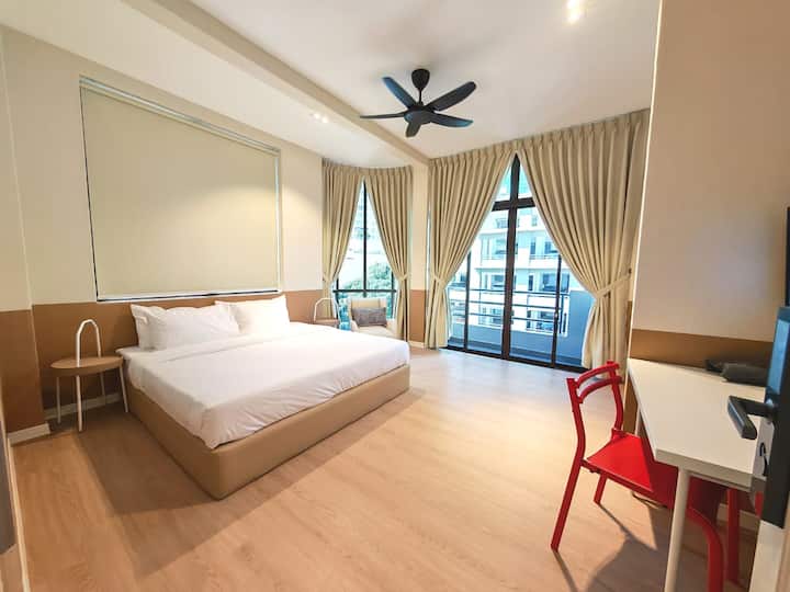 King Bedroom F With Bath @ Mutiara Gurney By Sol - Penang