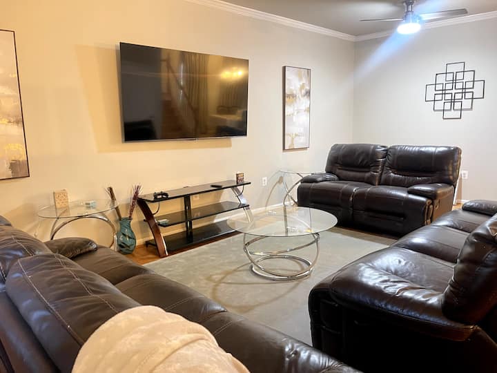 Cute And Cozy Maryland Townhouse. - Largo, MD