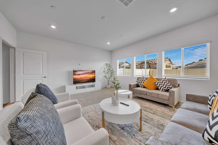 6br/8beds/unique Private Space/big Yard - Moreno Valley, CA