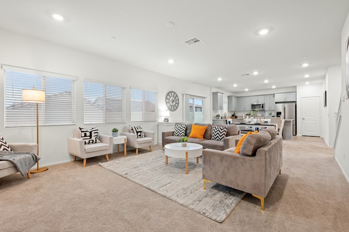 Huge 5br Group Stay /7 Beds /3.5 Ba 2 Living Rooms - Perris, CA
