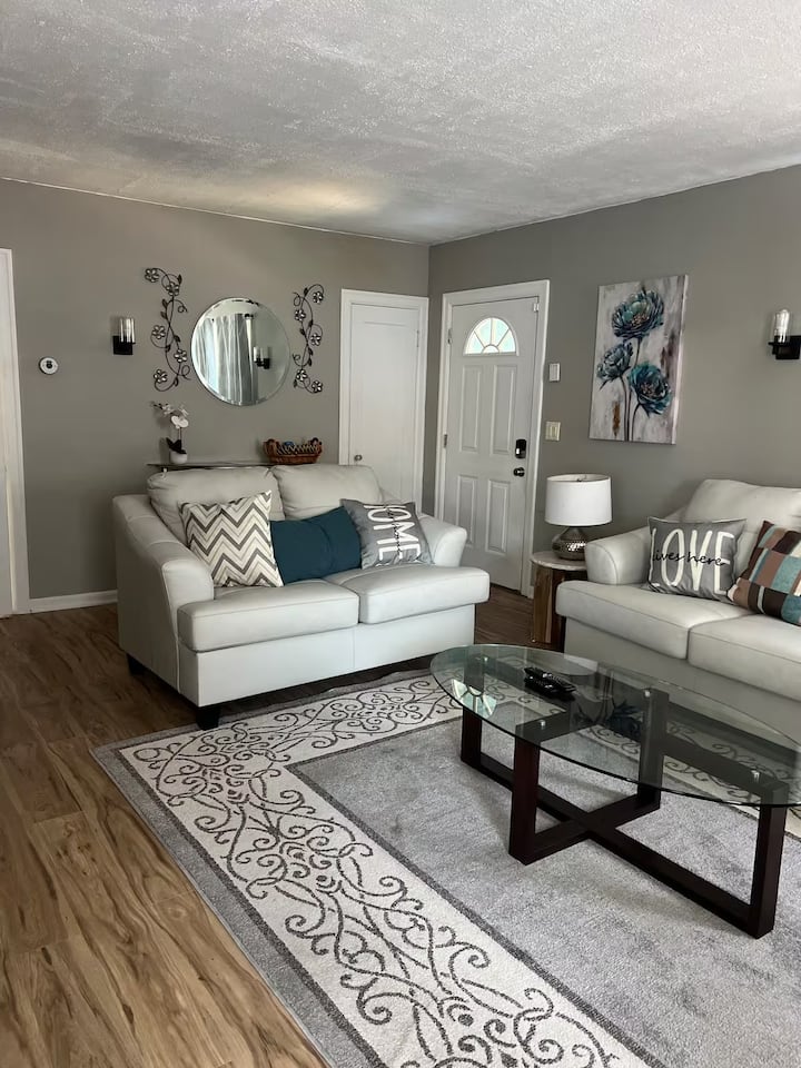 Home Away From Home! 6bd, 2ba Near Downtown Salem. - Salem, OR