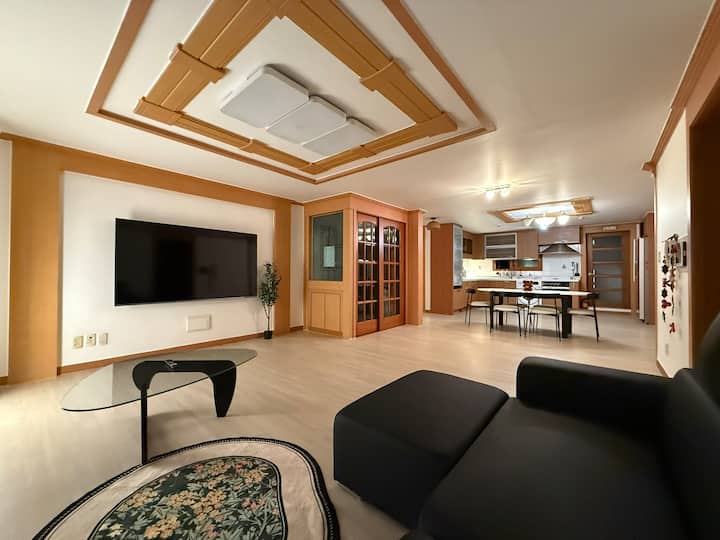 Family & Group Retreat | Walk To Hongdae, 4br, 2ba - Seoul