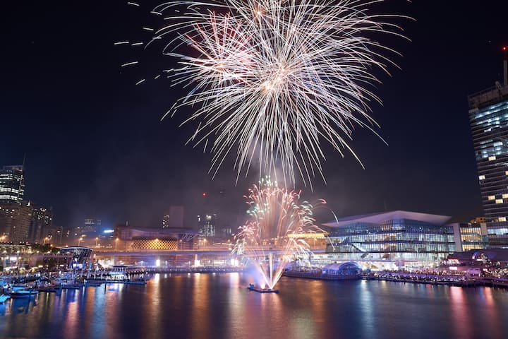 Darling Harbour Fireworks 2br Apt - Sydney central station