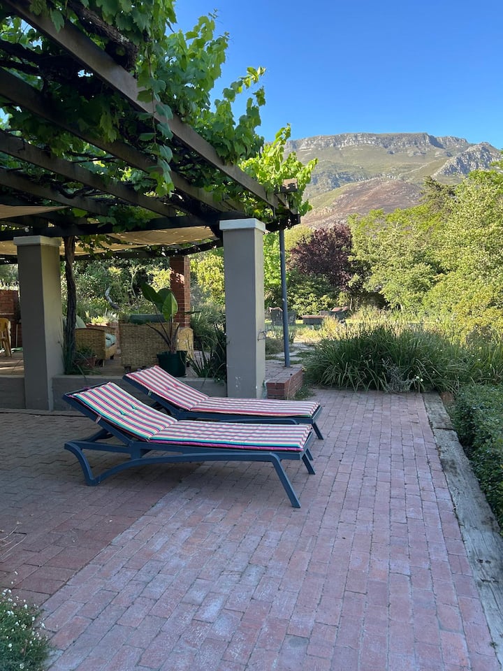 Elegant Greyton Stay: Pool, Peaks & Sunsets - Greyton