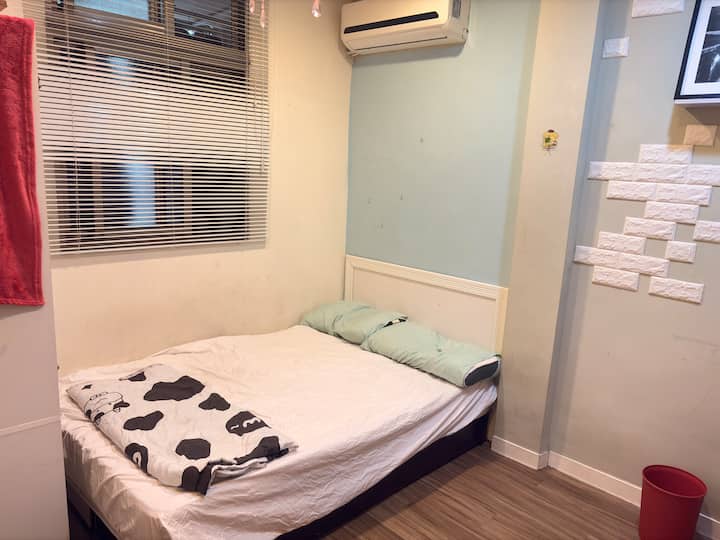 Juju英倫公寓三樓d房，小雙人床，適合短期出差者，基本打掃，如很在乎細節者請改選飯店，全面禁煙 - 新北市