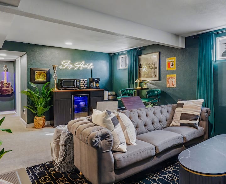Private Speakeasy Suite W/ Theater • Near Downtown - Colorado