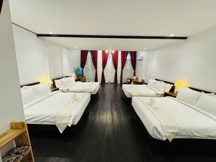 1917 By Muo
Balcony Suite (#801) - Muar