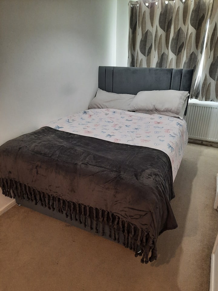 Room In A Comfortable And Quiet House - Corby