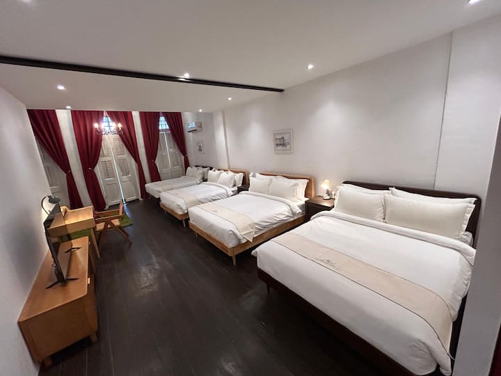 1917 By Muo
Balcony Suite (#802) - Muar