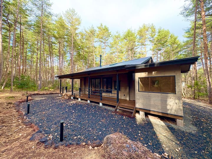 北軽井沢【Second House Luonto】針葉樹の森に佇む新築 北欧風モダンログハウス - 吾妻郡