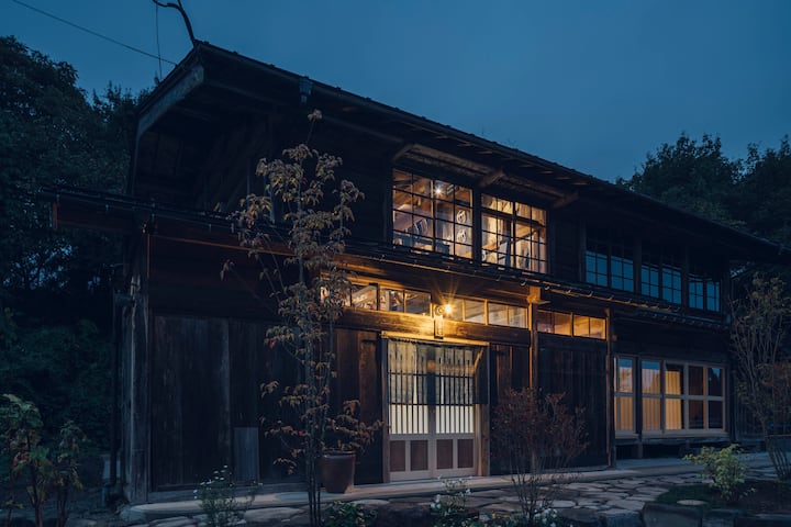 石徹白洋品店の一棟貸の宿「助七」
〜築200年の古民家で縄文集落”石徹白”の暮らしを体験〜 - Takayama