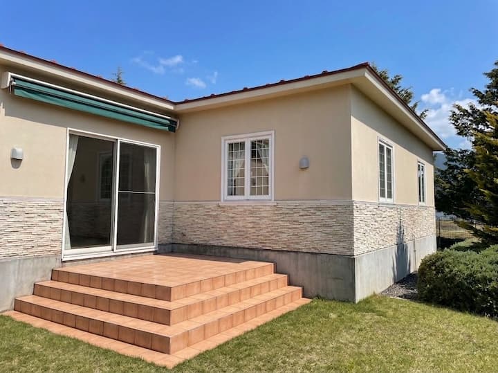 駒ヶ根　隠れ家の雰囲気の宿
【静かな離れ一棟貸し】 - Komagane