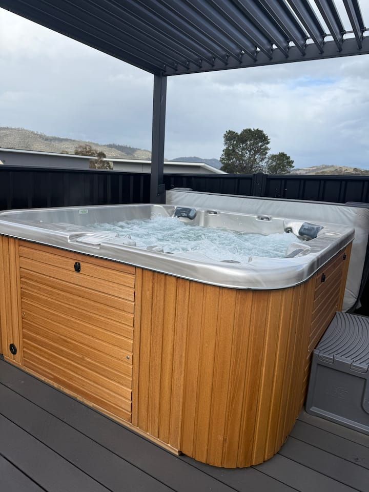 House With A View - Hobart