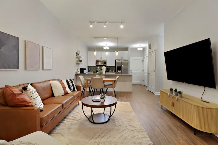 2br Downtown Elmhurst | Pool, Gym, King Beds, Prkg - Elmhurst, IL