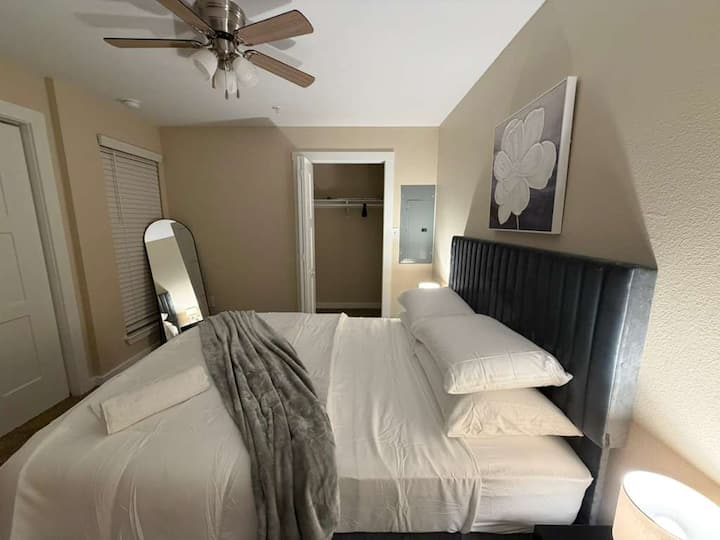 Comfy 1ba/1br Apt Near At&t & Six Flags - Grand Prairie, TX