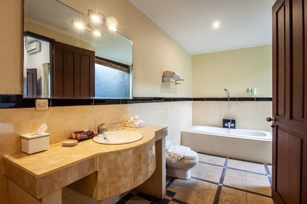 7-BR Villa mit privatem Pool, Spaziergang zum Seminyak Beach - Villen ...