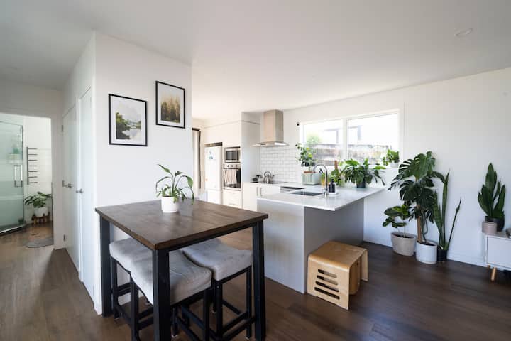 Beautiful Home, Convenient Location And Views - Tauranga