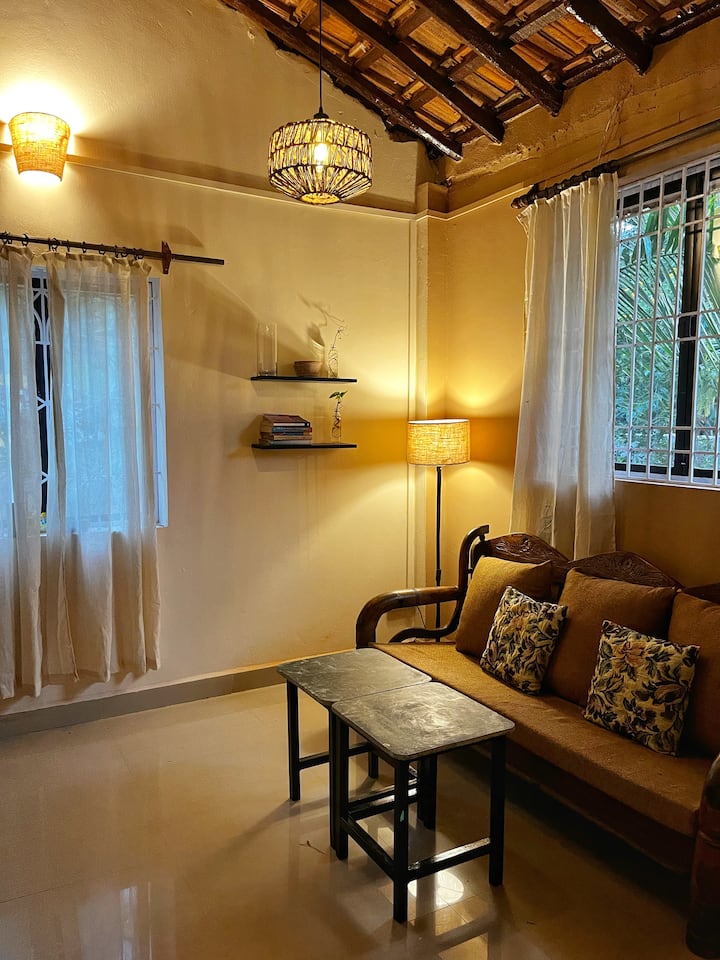 Cozy Coastal Hideaway | 2 Mins Walk To Beach - Goa