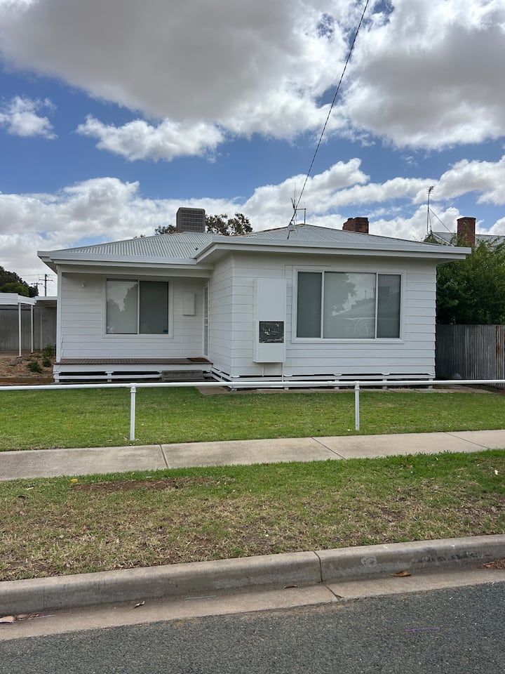 Swan Hill - Stay At Eighteen - Swan Hill