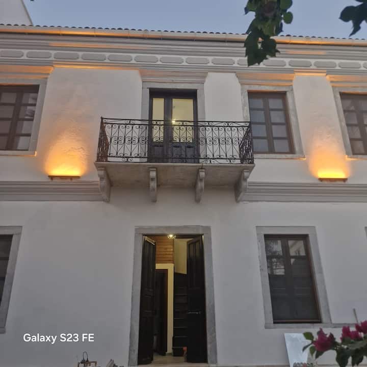 Denize 50 Mt Bahçeli Tarihi Taş Ev - بودروم