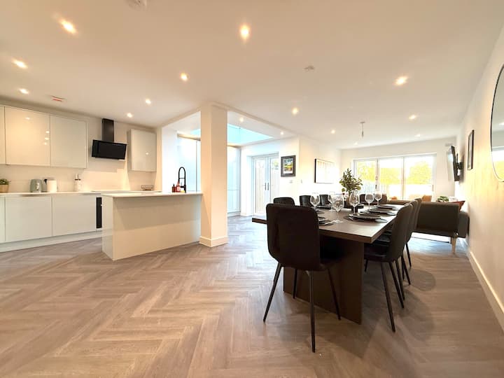 Spacious & Stunning 5 Bed Cheltenham Home+parking! - Cotswolds