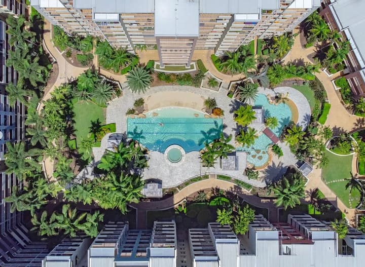 Stylish 2br Retreat With Pool, Gym & Balcony! - Brisbane