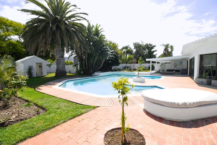 Northcliff House 1 - Sandbaai