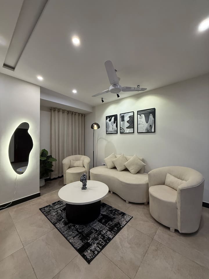 Sleek & Modern Apt | 1bhk | City Centre | Gulberg - Lahore