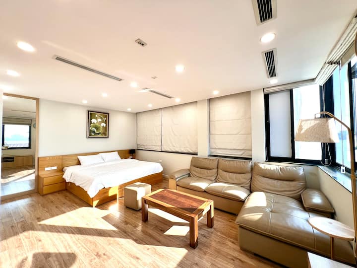 Spacious Apartment With Lake View | Sofa | Lift - Hanoï