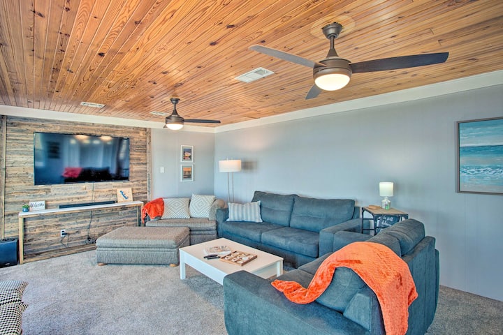 Dock & Fire Pit: Lakefront Cedar Creek Home! - Log Cabin