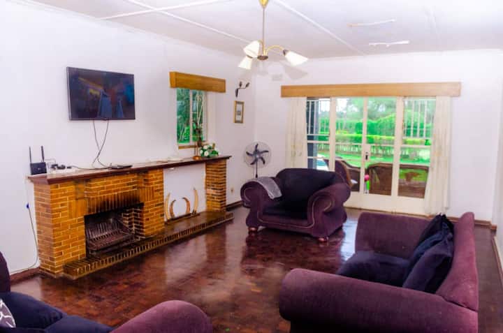 Amoraziz Guest House 5 Bed - Zimbabwe