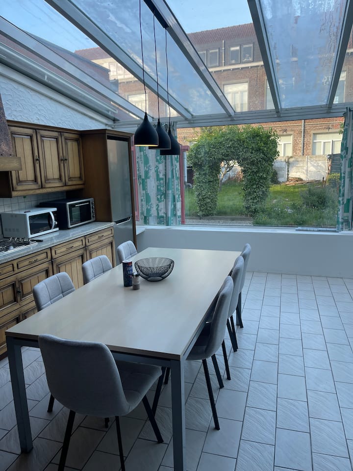 Groot Huis Met 5 Slaapkamers En Tuin En Garage - Wevelgem